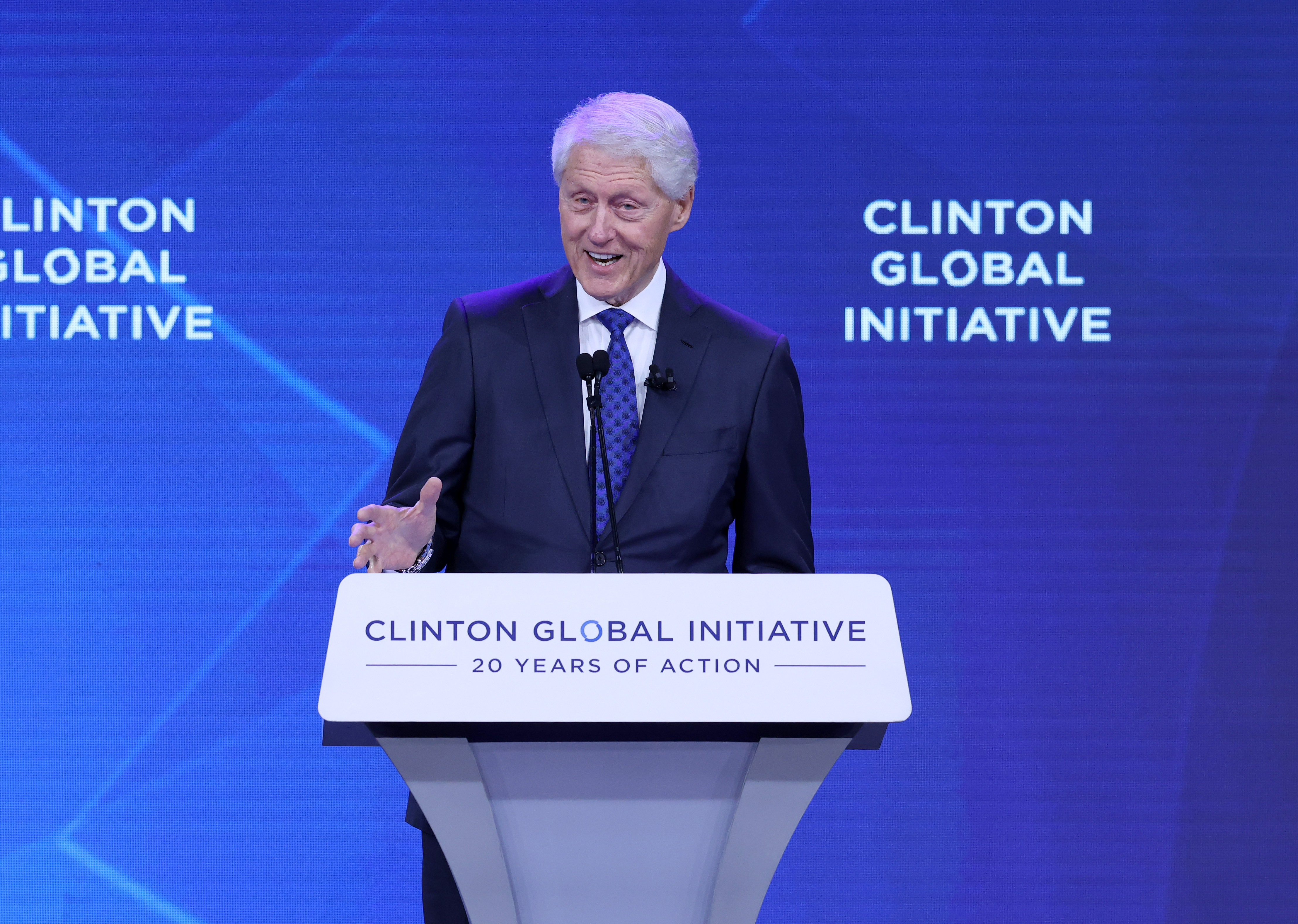 Bill Clinton’s Surprising Response After Being Pictured in Epstein ...