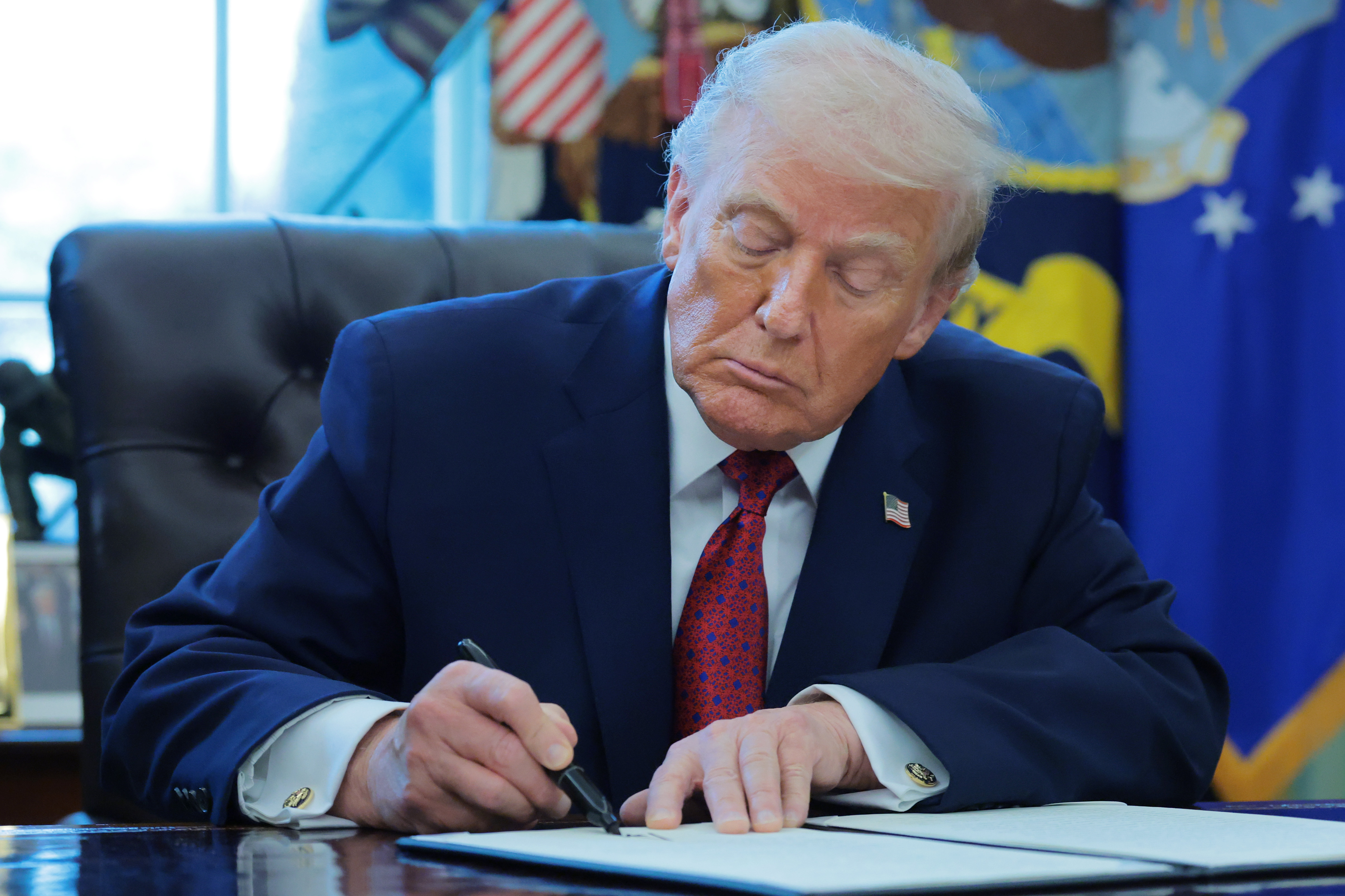 President Donald Trump Sparks Health Concerns as Face ‘Droops ...