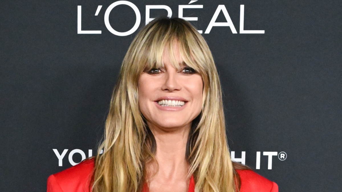 Heidi Klum in Red Lacey Tights Makes Her the Center of Attention ...
