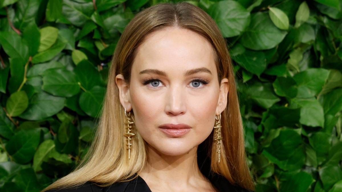 Internet Reacts to Jennifer Lawrence Returning to Hunger Games ...