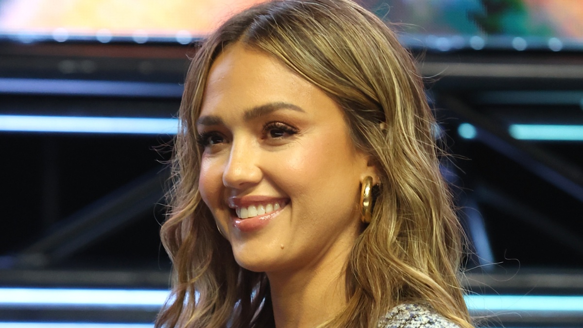 Jessica Alba Posing in Animal-Print Bikini Is Must See - Reality Tea
