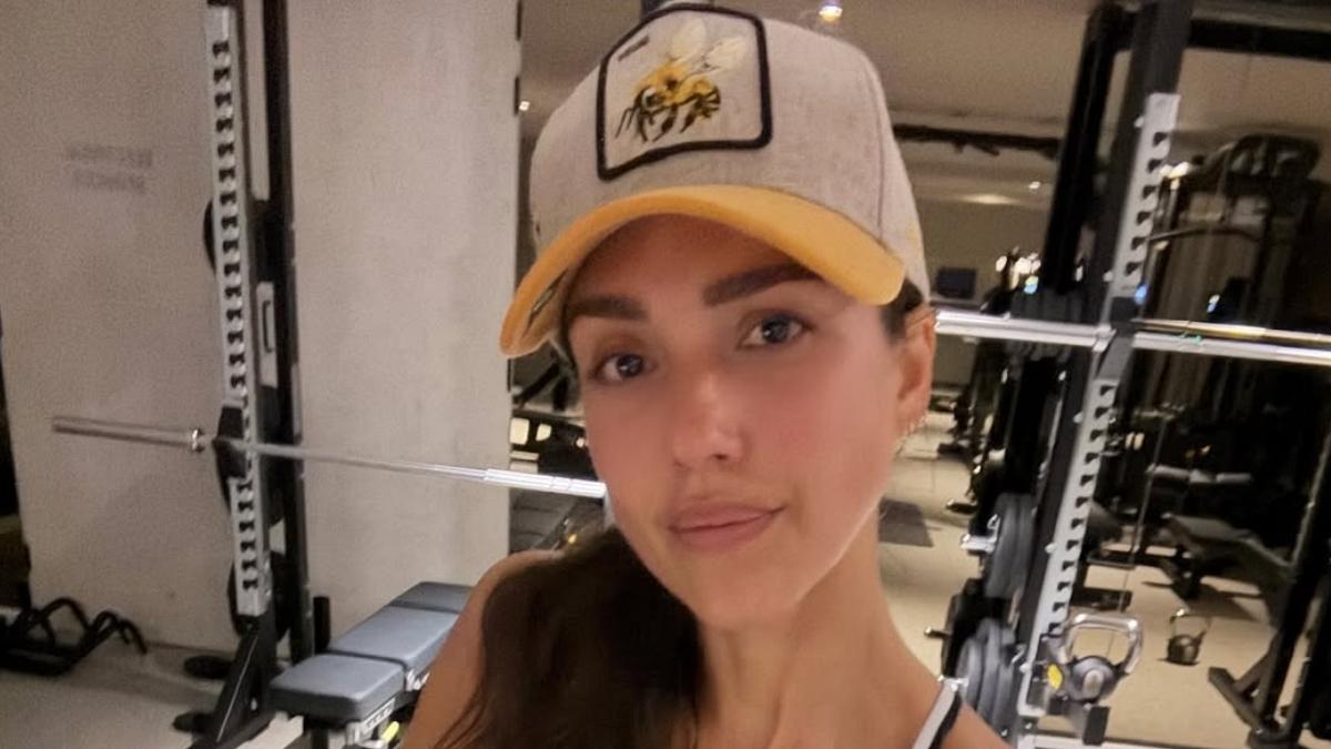 Jessica Alba's Pool Selfie in Bikini Is Summer Gone Bold - Reality Tea