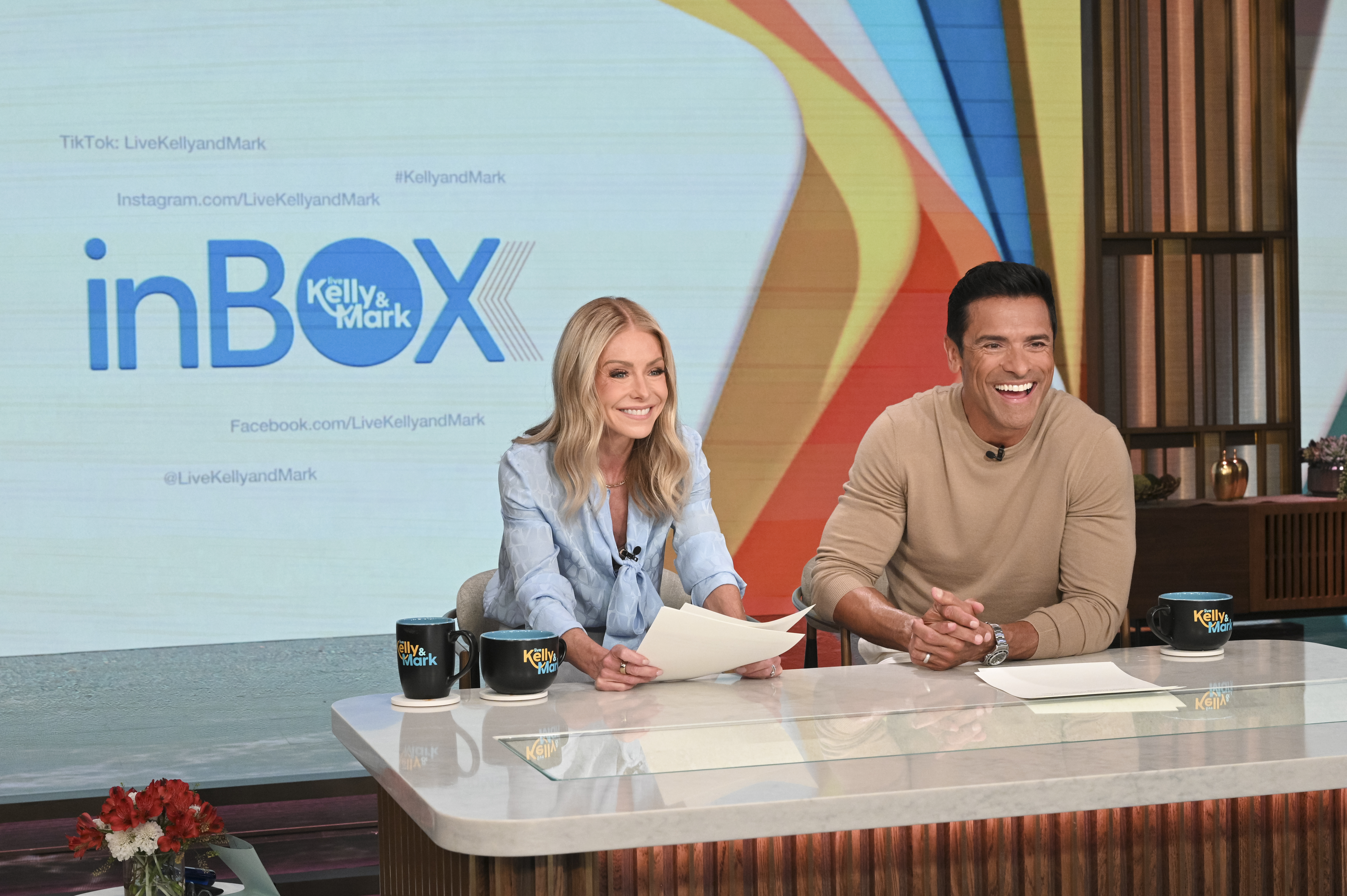 Kelly Ripa Arrives ‘Half-Dressed’ for Live Broadcast With Mark ...