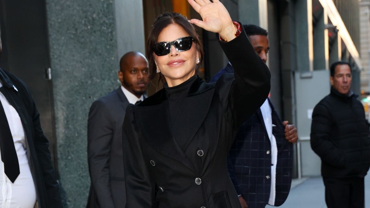 Lauren Sanchez Channels Kylie Jenner in Alaïa Coat - Reality Tea