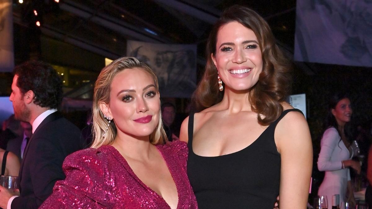 Mandy Moore & Hilary Duff Enjoy Holiday Light Display With Kids ...