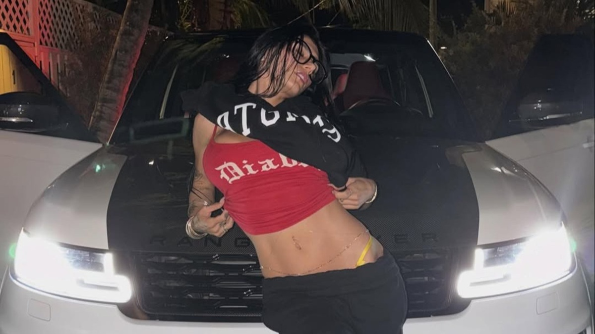 Mia Khalifa's Thong Peek in Pants Will Make You Look Twice - Reality Tea
