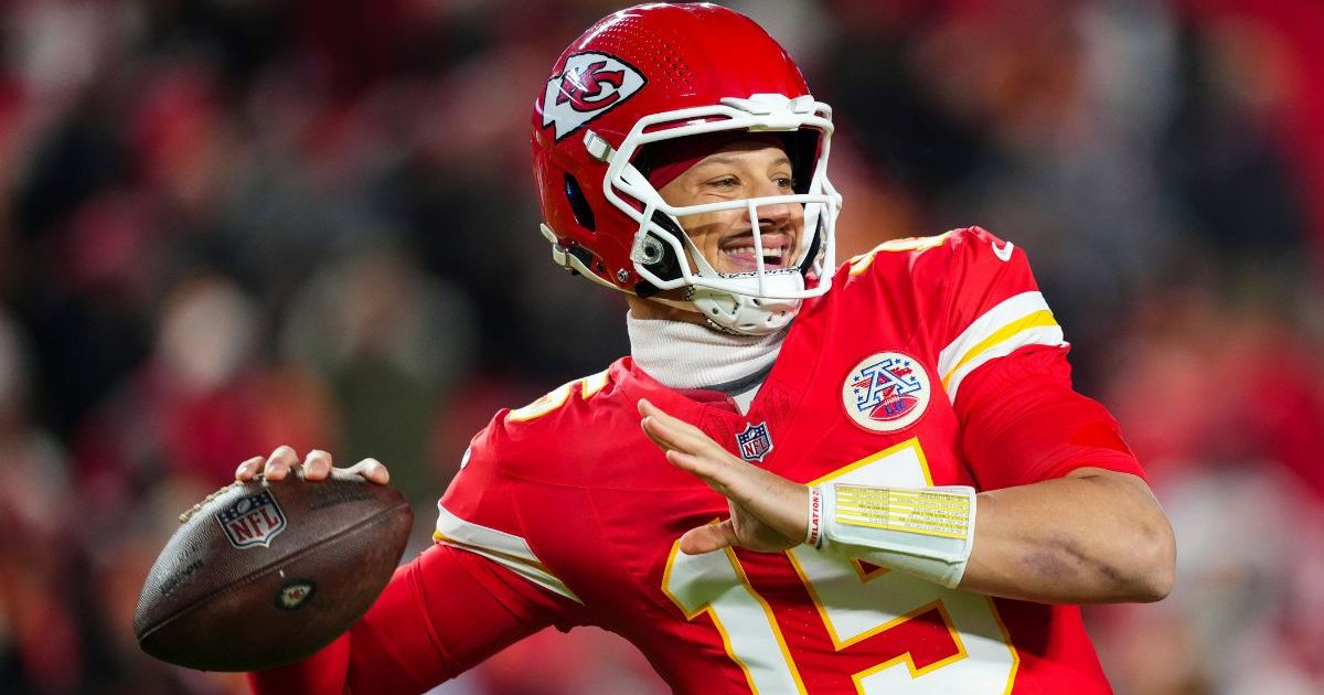 Chiefs' Patrick Mahomes Suffers Brutal Knee Injury As Team Gets ...