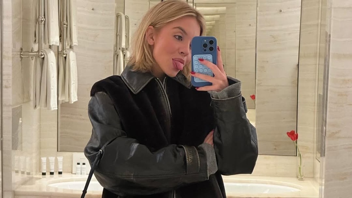 Sydney Sweeney's Playful Selfie in Mini-Skirt Will Make You Smile ...