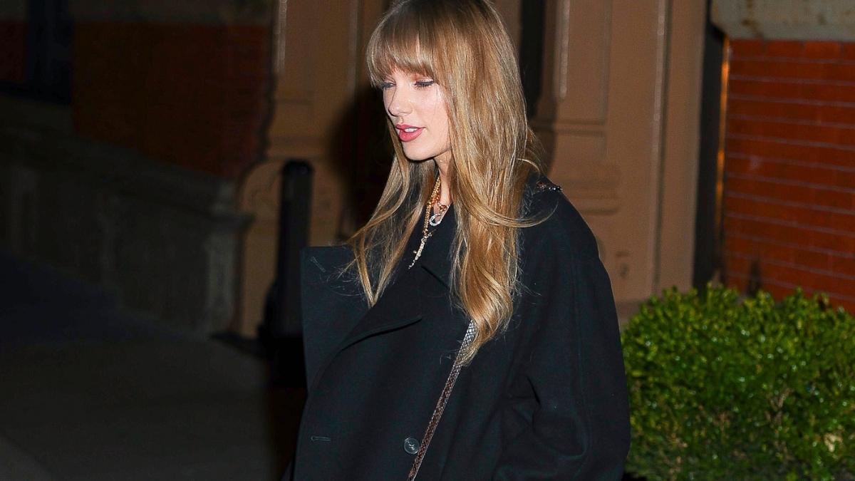 Taylor Swift Attends Travis Kelce’s Game in Cozy Miu Miu Jacket ...