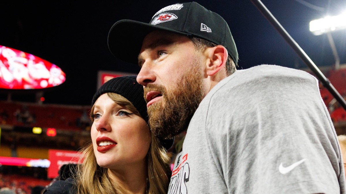 Travis Kelce's Possible Final Home Game Has Taylor Swift Reacting ...