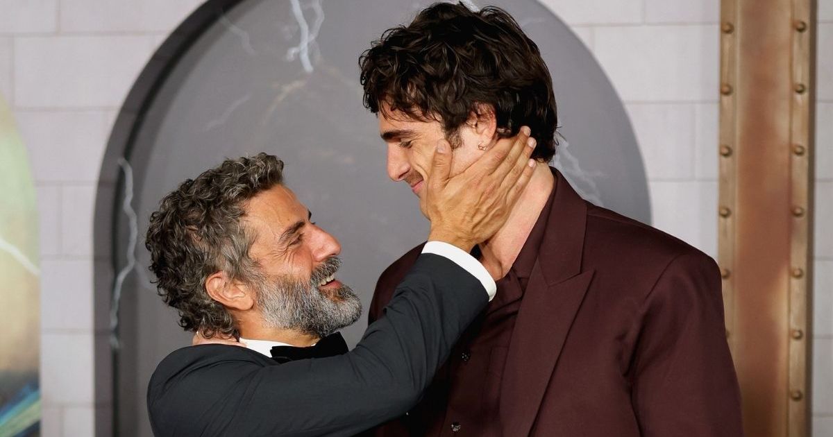 Oscar Isaac on His ‘Chemistry’ With Frankenstein Costar Jacob Elordi ...