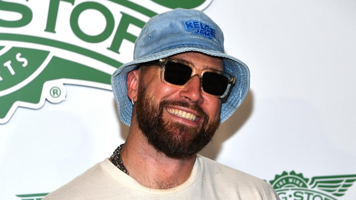 Travis Kelce's Christmas Sweater Is an Ode to Fiancee's Song About His ...