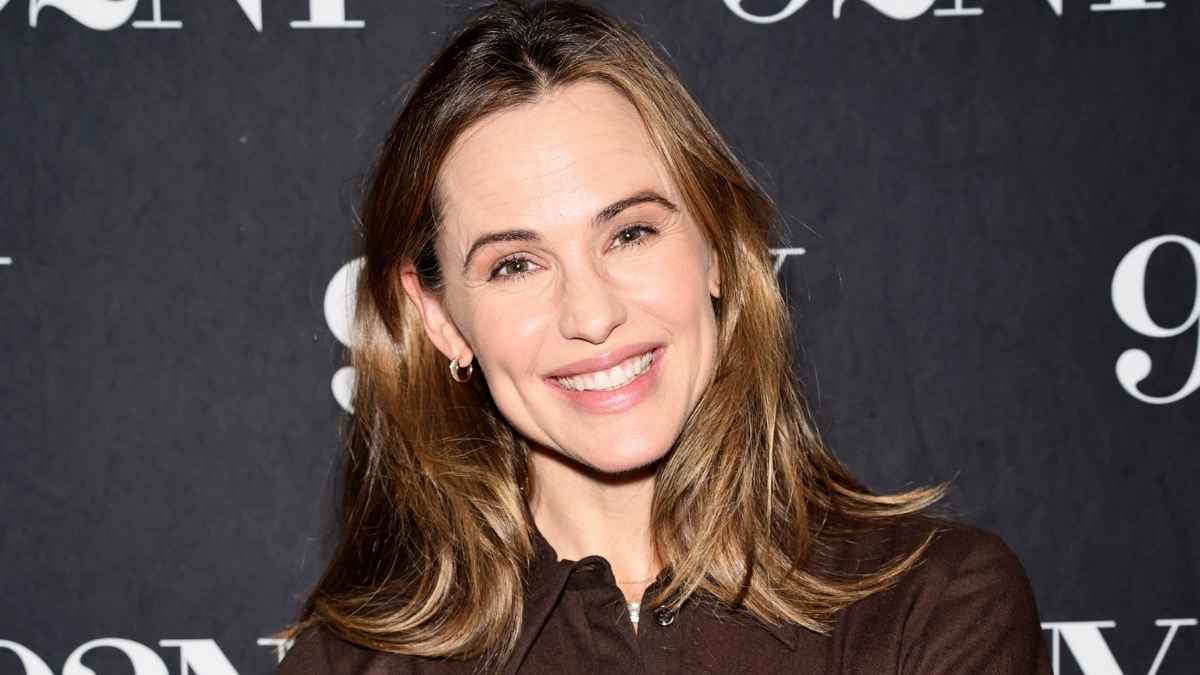 Here's Why Jennifer Garner 'Shifted' Her Parenting Style for Teens ...