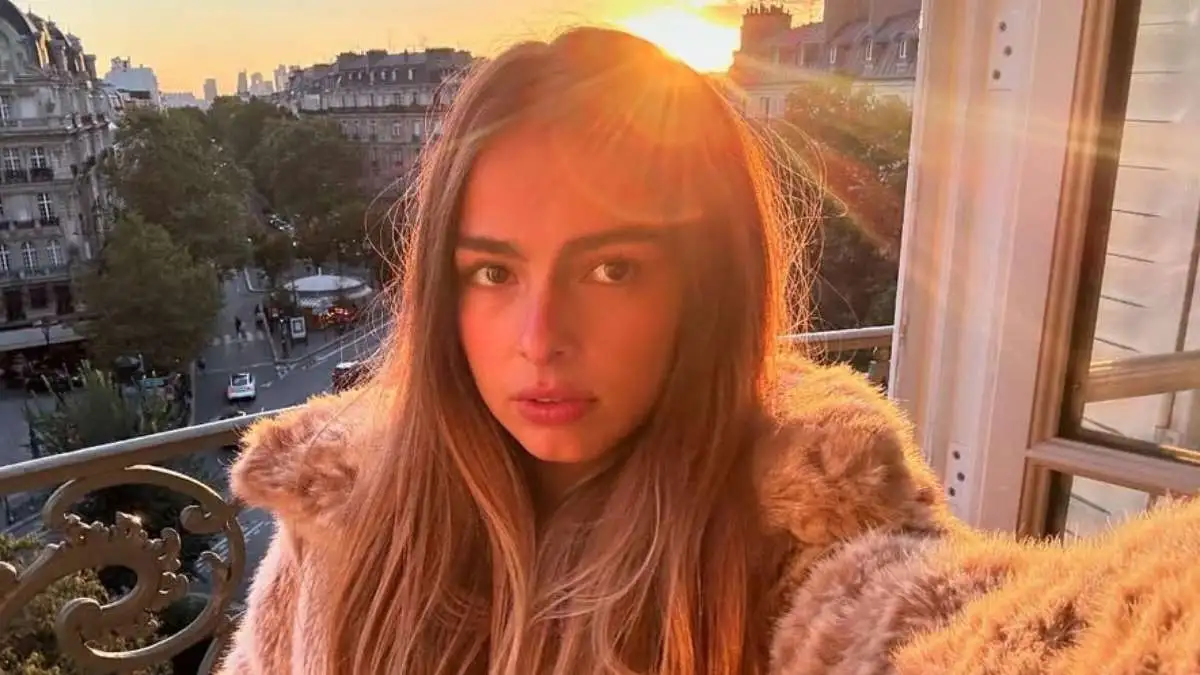 Addison Rae’s Sheer Bra & Tiny Micro Miniskirt Is Such a Winner ...