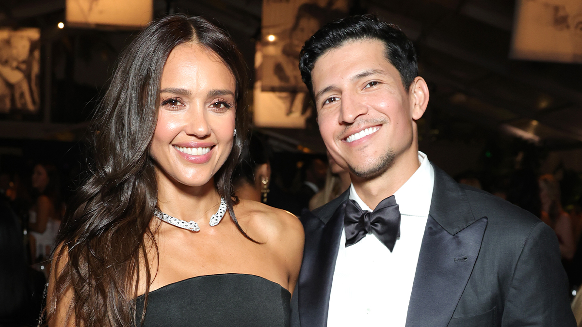 Danny Ramirez Kisses Jessica Alba in Sweet New Photo Dump - Reality Tea