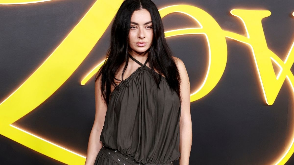 Charli XCX Flaunts Serious Leg in Bold Bodysuit - Reality Tea