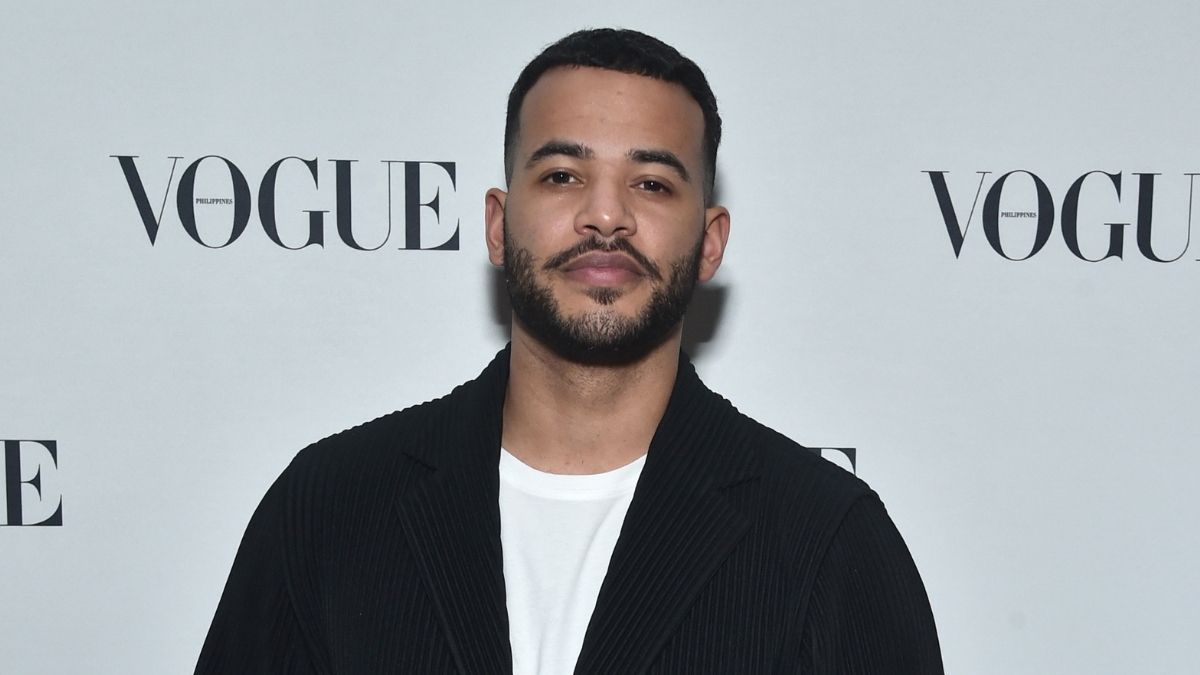 TikTok's Desmond Scott Kisses Mystery Woman Days After Divorce ...