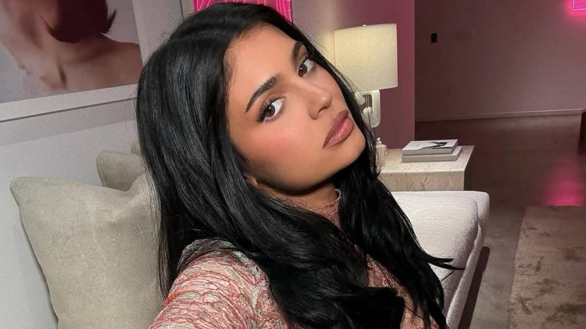 Kylie Jenner Risks Wardrobe Mishap as She Fixes Her Hair in Video ...