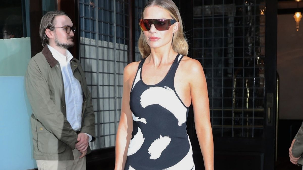 Margot Robbie's Roberto Cavalli Minidress Is 'Wuthering Heights'-Coded ...