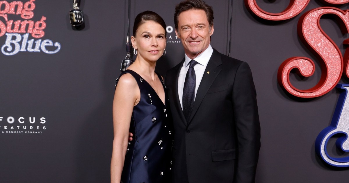 Hugh Jackman & Bikini-Clad Girlfriend Enjoy PDA Moment in Costa Rica ...
