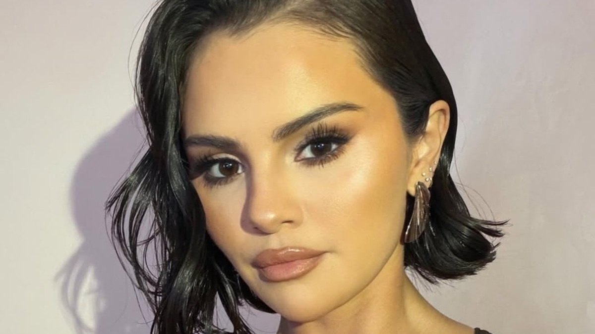 Selena Gomez Shows Off Effortless Glam in New Selfie - Reality Tea
