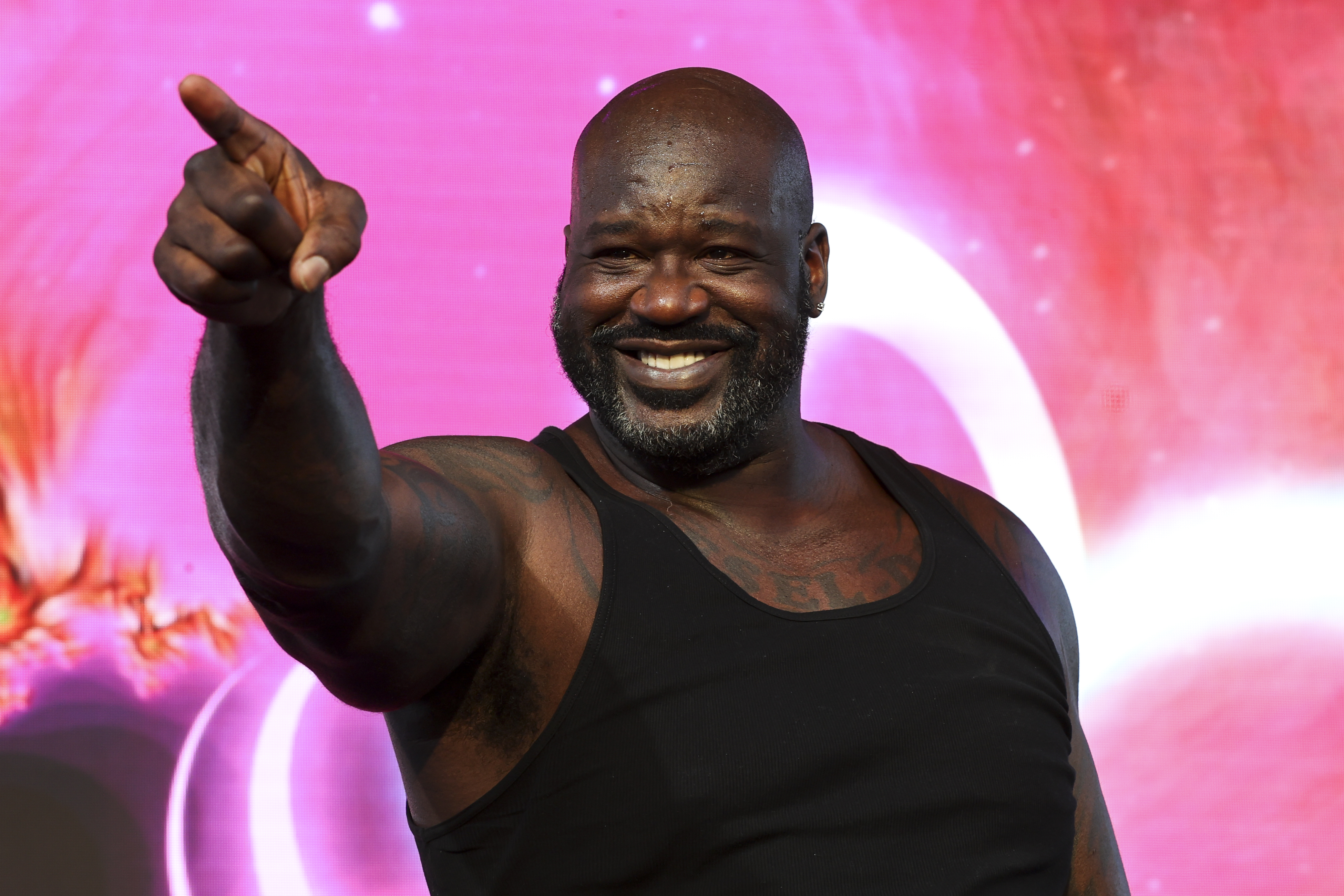 Shaquille O’Neal Flirts With Reporter During Interview - Reality Tea