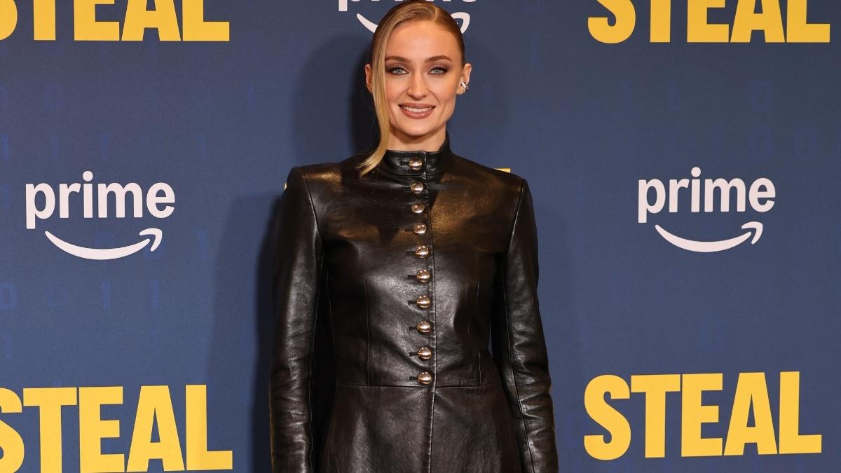 Here’s What’s 'Surreal' About Sophie Turner & Chris Martin — Source ...