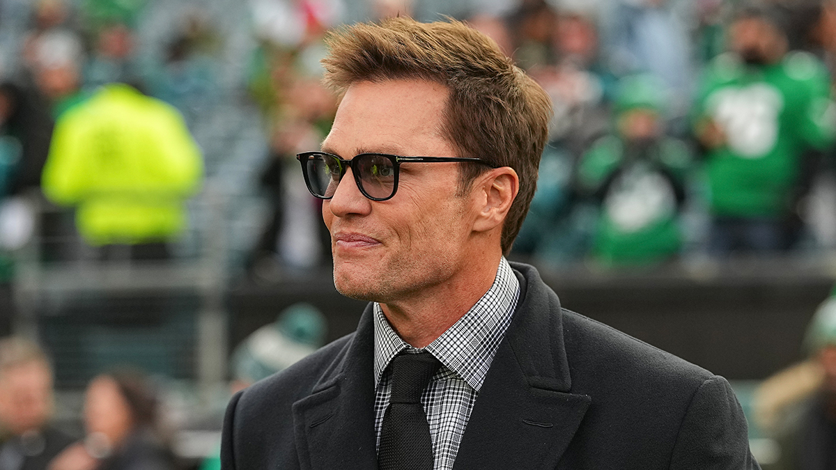 Tom Brady Schools Fans on Ball Throwing During NFL Game - Reality Tea