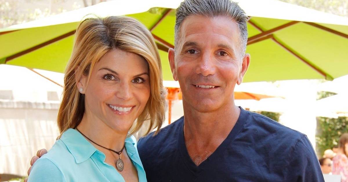 Lori Loughlin 'Still Extremely Angry' With Ex Amid Divorce — Source ...
