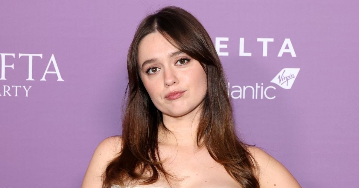 Aimee Lou Wood Turns Heads in Mini-Skirt - Reality Tea