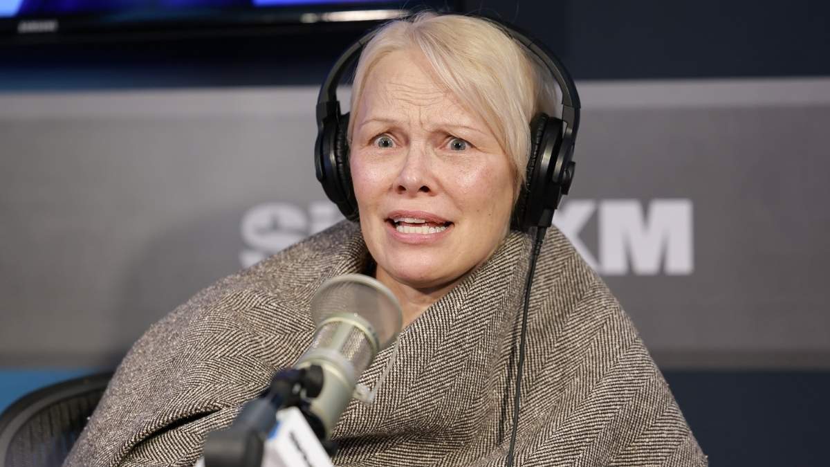 Pamela Anderson Slams Seth Rogen, Says She Felt ‘Yucky’ Being Near Him ...