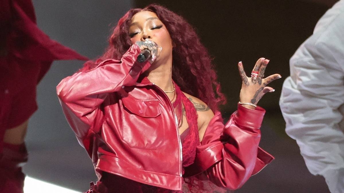 SZA's Red Shorts Look Gives Valentine's Vibes Post Grammys Win ...