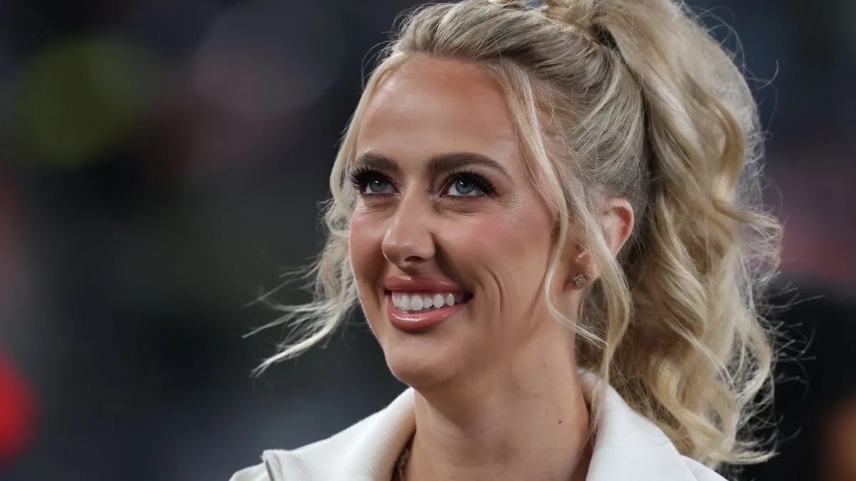 Brittany Mahomes Makes a Splash in String Bikini for New SI Issue ...