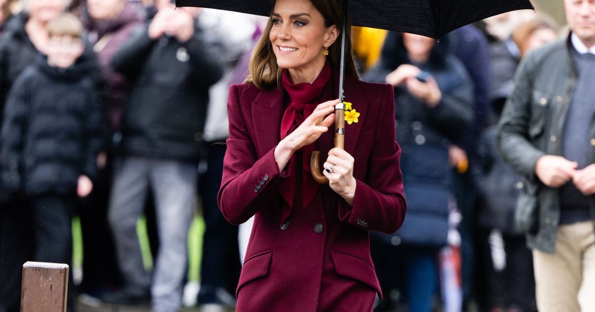 Video: Kate Middleton Plays a Game With Kids During Royal Outing ...