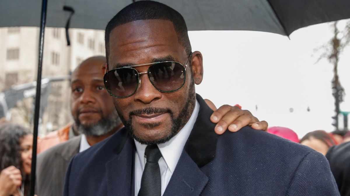 R. Kelly Out of Solitary Confinement, Lawyer Calls Treatment ‘Unfair ...