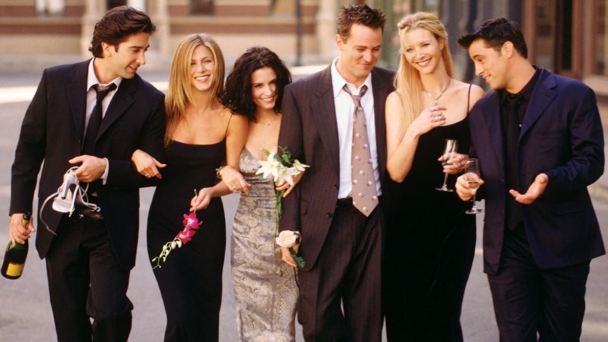 Jennifer Aniston’s Love Life Alters Ties With ‘Friends’ Cast — Source ...