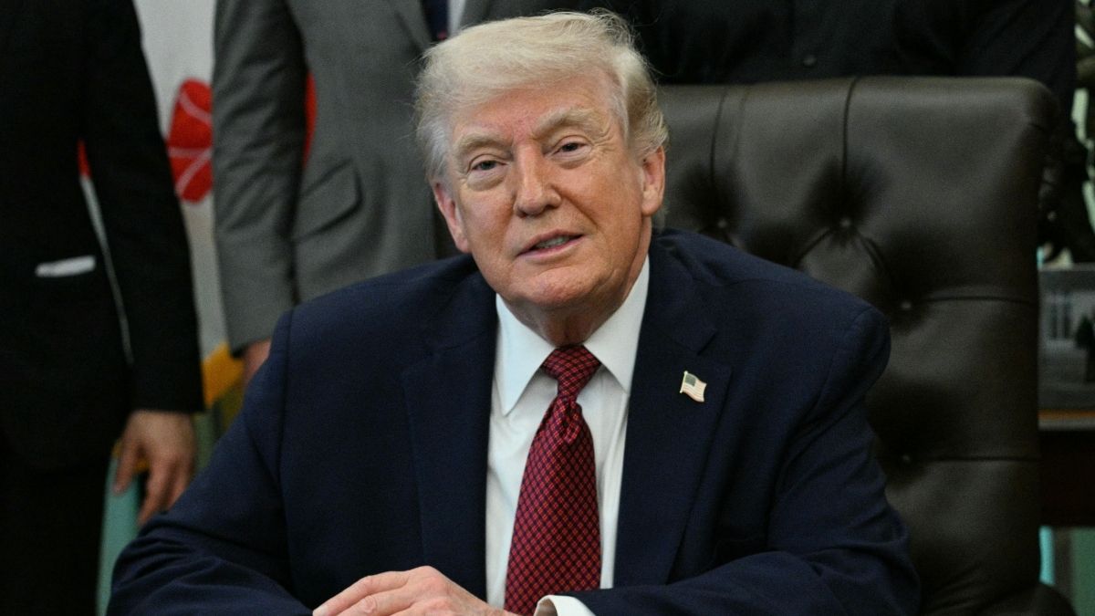 Donald Trump Appears to Fall Asleep During Health Care Meeting ...