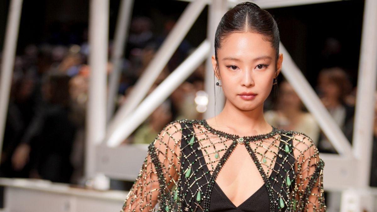 BLACKPINK's Jennie's Backless Crochet Cover-Up Comes With a Sheer Twist ...
