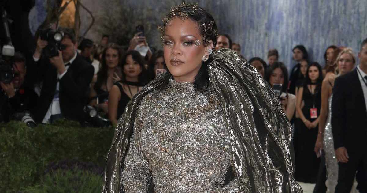 Rihanna Flashes Her Bra & More Under Fully See-Through Top in NYC ...