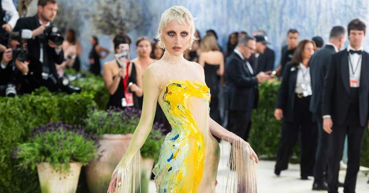 Emma Chamberlain's Plunging Dress Is Literally in Shreds & Falling ...