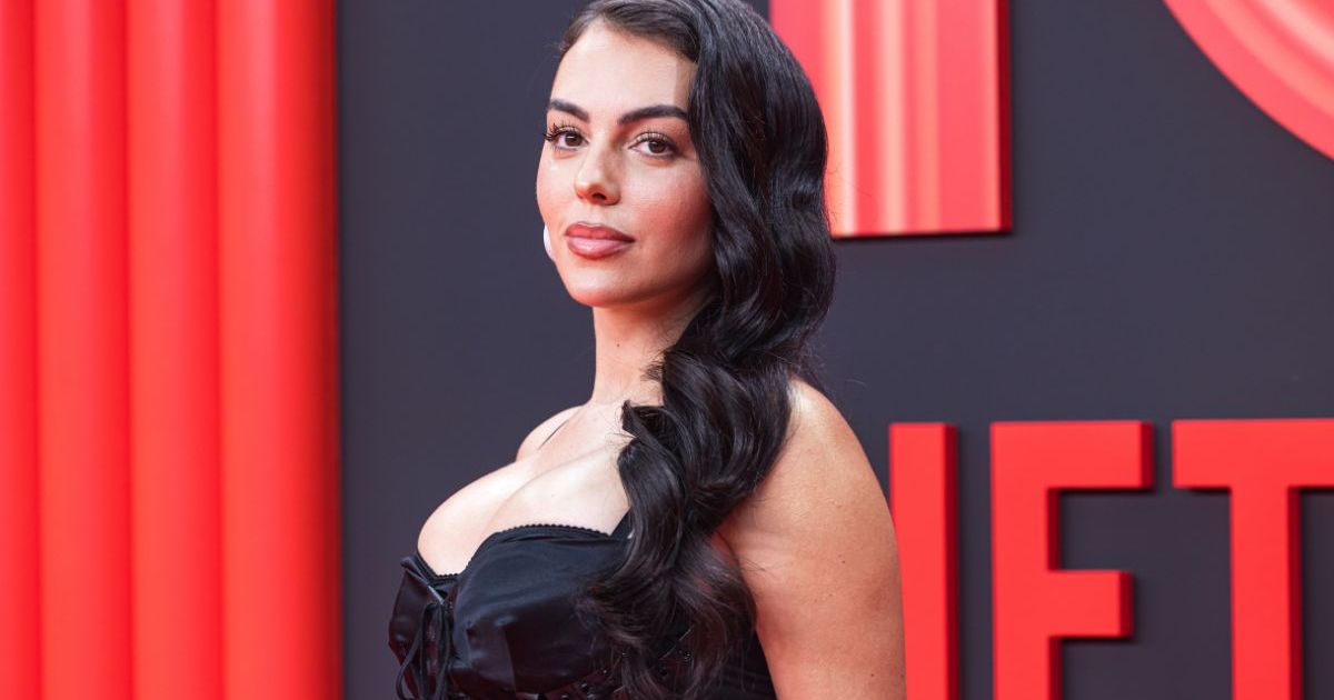 Georgina Rodriguez's Bikini Looks Has Fans Going 'Body Is So Tea ...