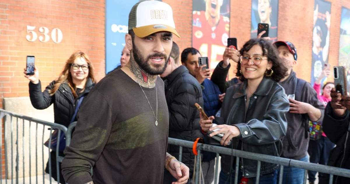 Zayn Malik Event Interrupted by Flying Water Bottles - Reality Tea