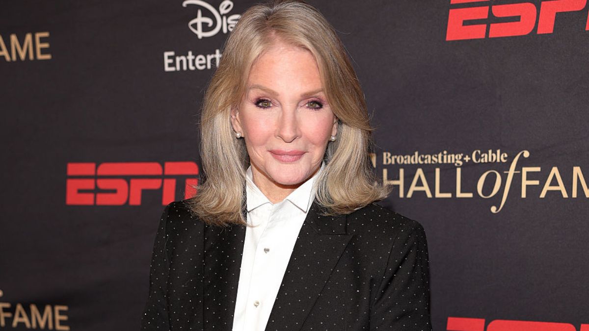 Deidre Hall Jokingly Slaps Today's Co-Anchor - Reality Tea