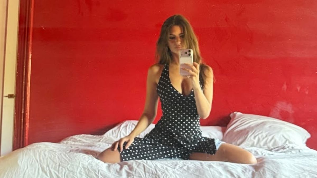 Emily Ratajkowski's 'Wild' Bodysuit Leaves Very Little to the ...