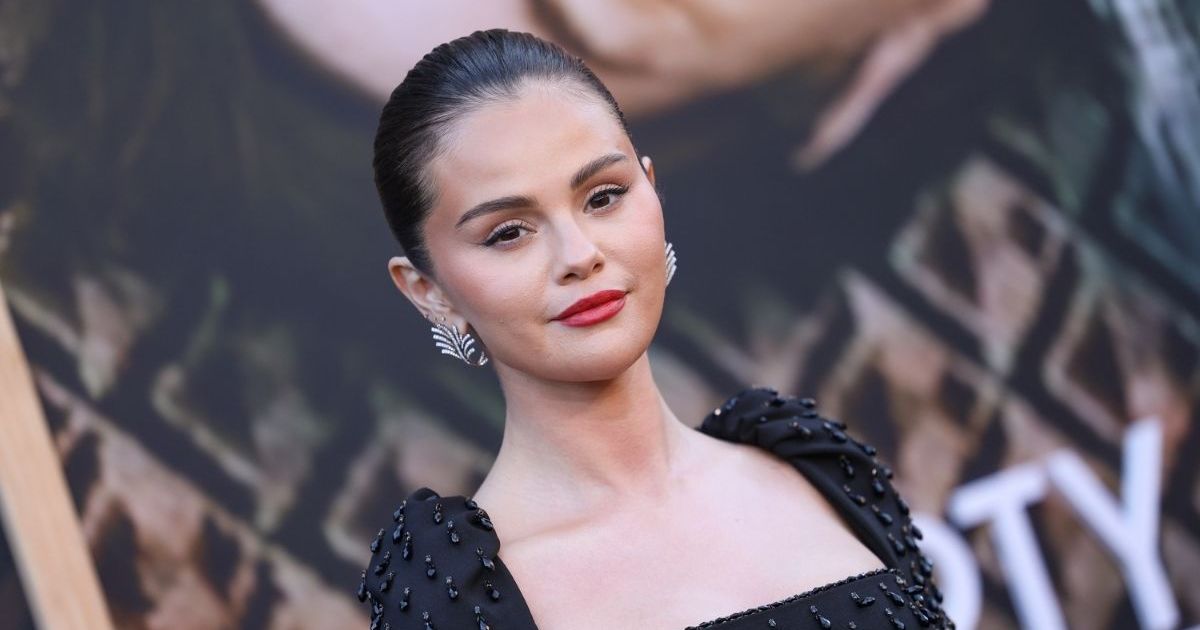 Selena Gomez's Dramatic New Hair Color Has the Internet Divided ...