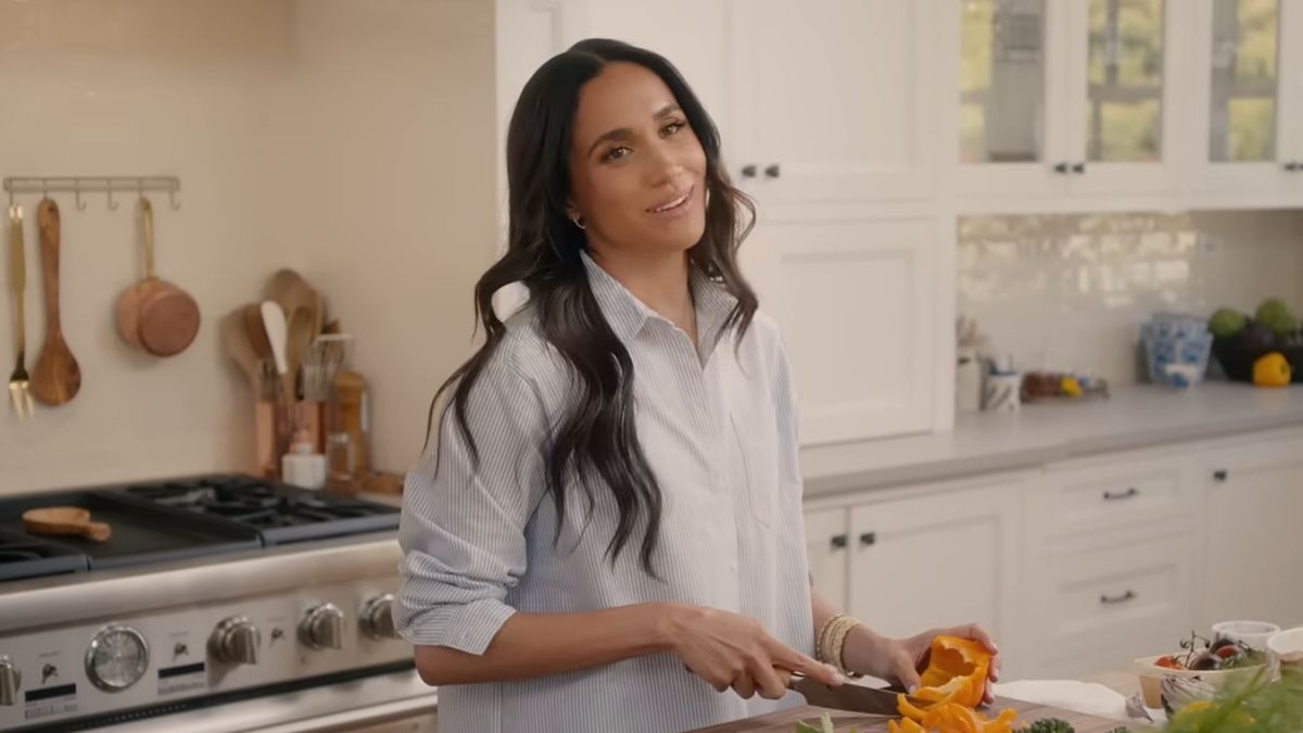 Meghan Markle Adopts New Strategy After Hollywood Rejection — Source ...