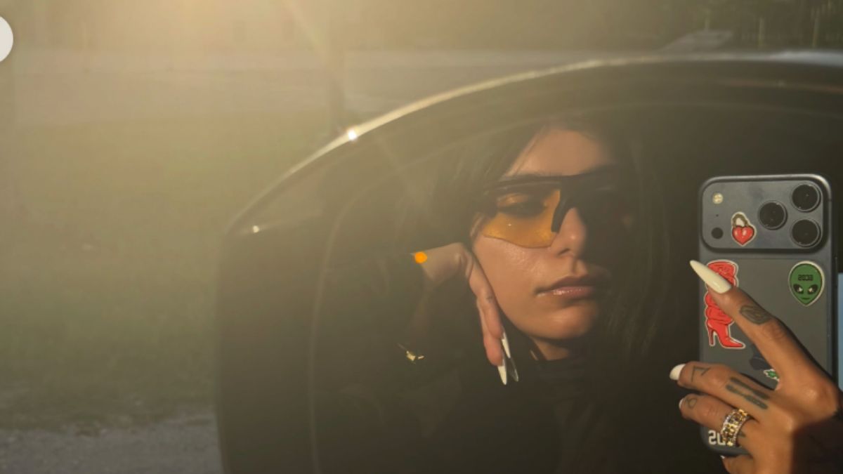 Mia Khalifa's Car Photo Is All About Bare Legs & Summer Style - Reality Tea