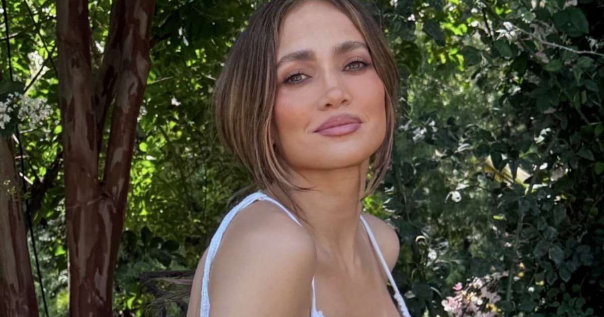 Jennifer Lopez's Elie Saab Dress Has a Bold Fully See-Through Lace ...
