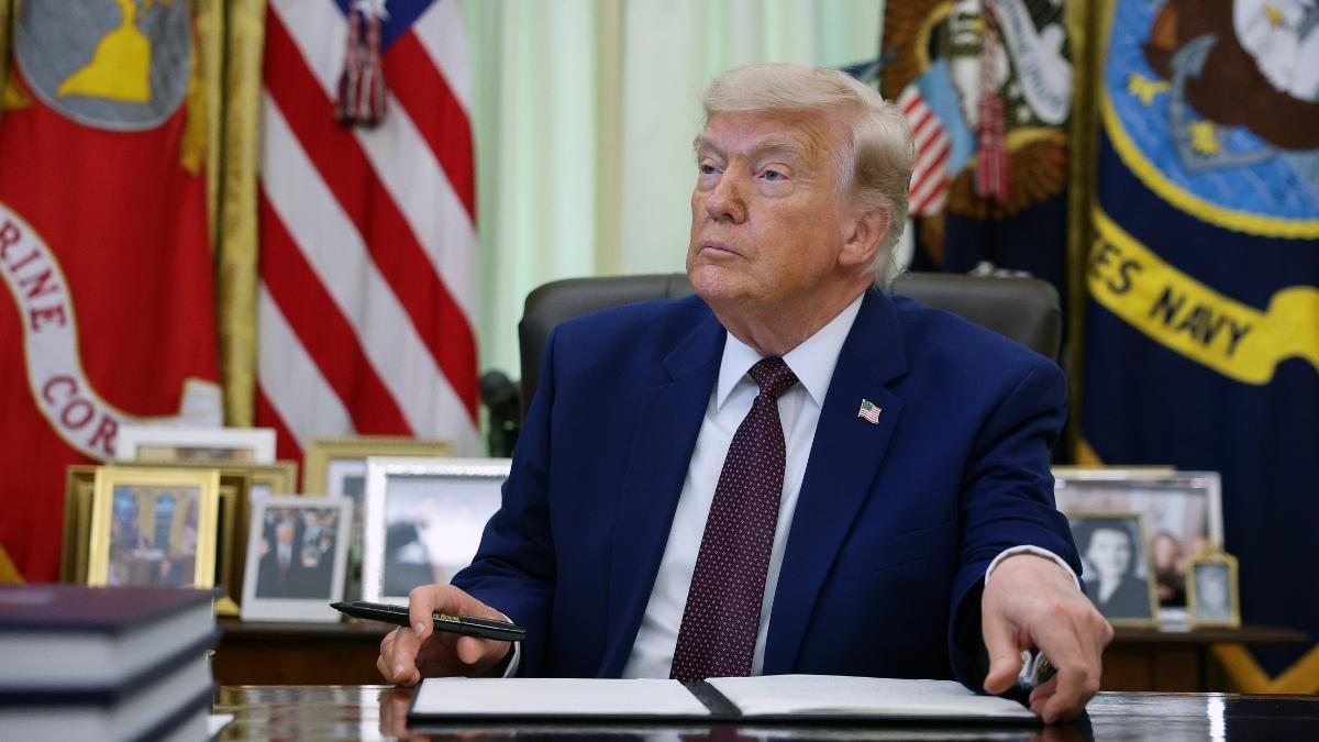 Donald Trump Fans Encouraged to Sign Online Birthday Card - Reality Tea
